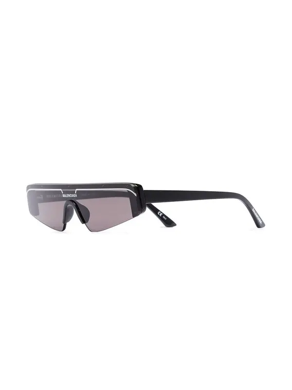 Balenciaga Eyewear
visor ski-style sunglasses Balenciaga Visor Sunglasses - Black | Editorialist main image 3