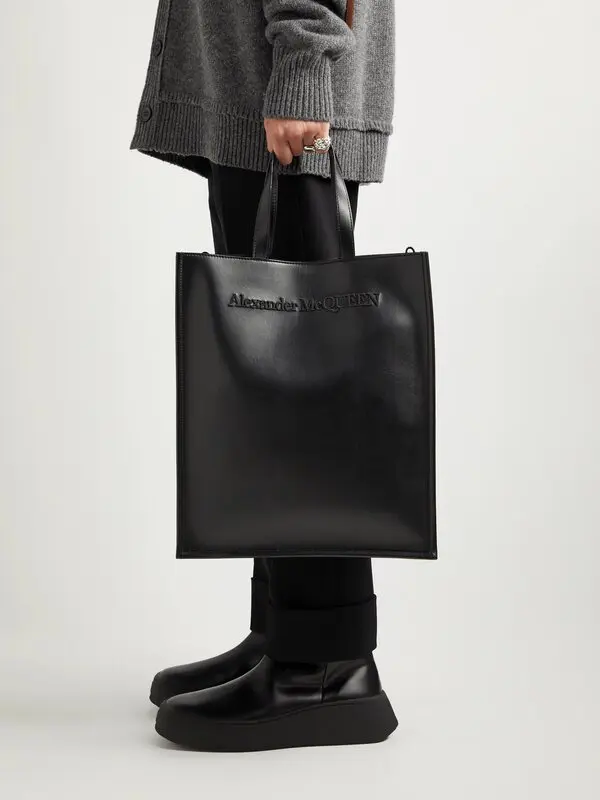 特価/Alexander McQueen NORTH SOUTH /トートバッグ Alexander Mcqueen North South Logo-Embossed Leather Tote Bag