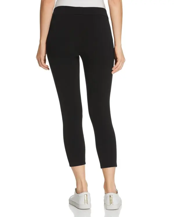 Hue Wide Waistband Blackout Capri Leggings