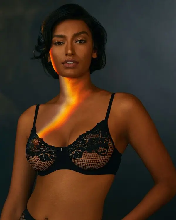 Le Mystère Lace Allure Unlined Underwire Demi Bra - Black