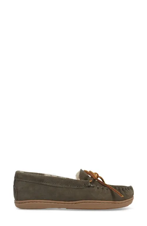 Minnetonka Genuine Shearling Slipper - Grey