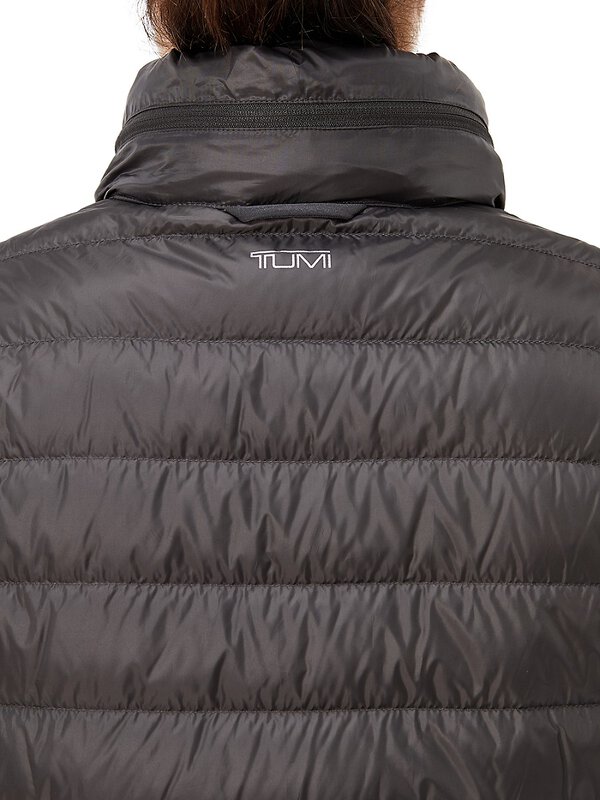 tumi puffer jacket neck pillow