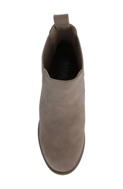 Mia Jonna Lug Sole Chelsea Boot
