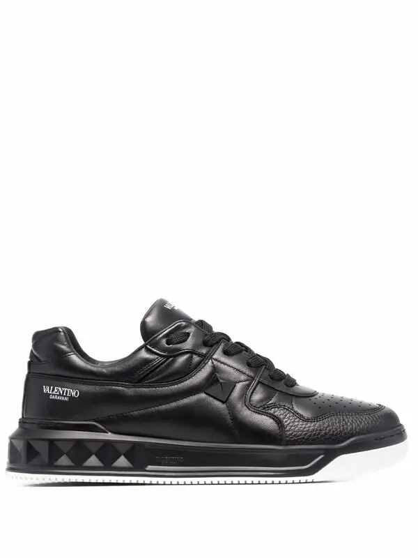 Valentino Garavani Roman Stud Low-top Sneakers - Black