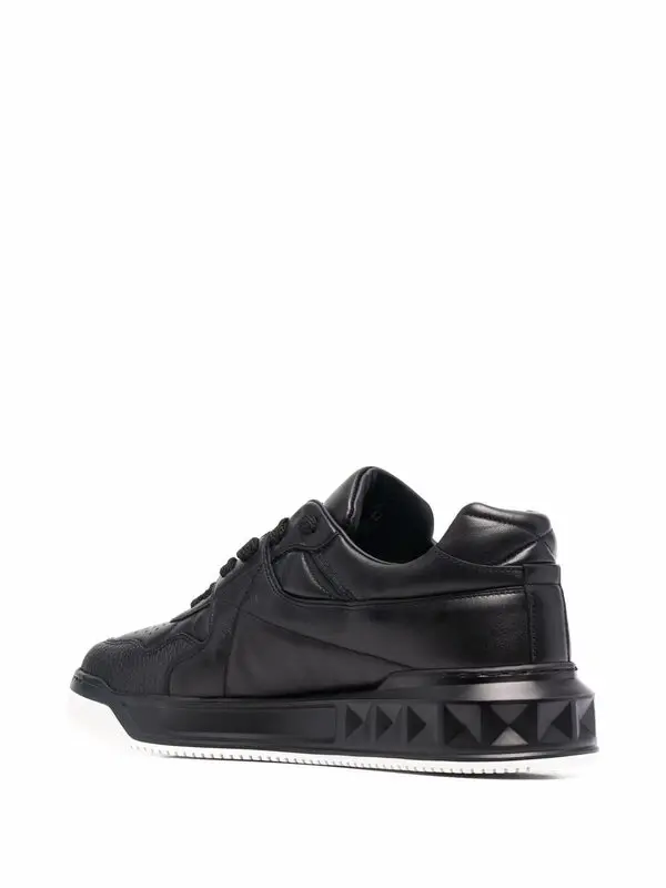 Valentino Garavani Roman Stud Low-top Sneakers - Black