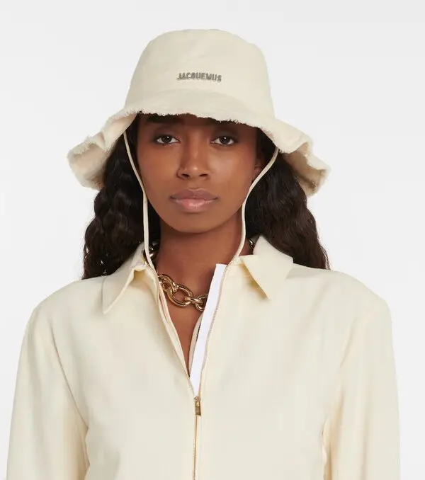 Jacquemus Le Bob Artichaut Bucket Hat - White