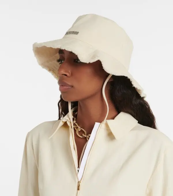 Jacquemus Le Bob Artichaut Bucket Hat - White