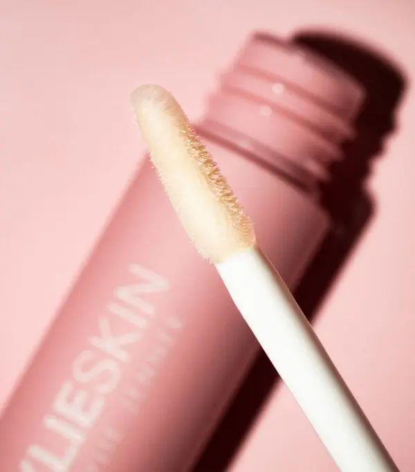 KYLIE COSMETICS Clear Complexion Correction Stick