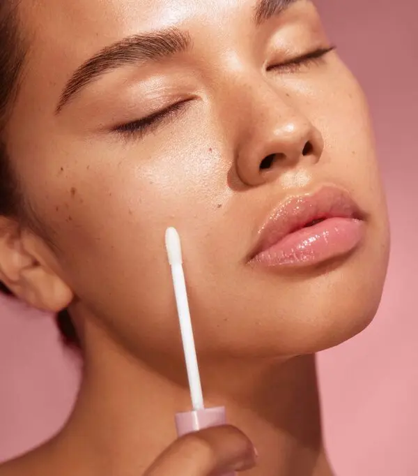 KYLIE COSMETICS Clear Complexion Correction Stick