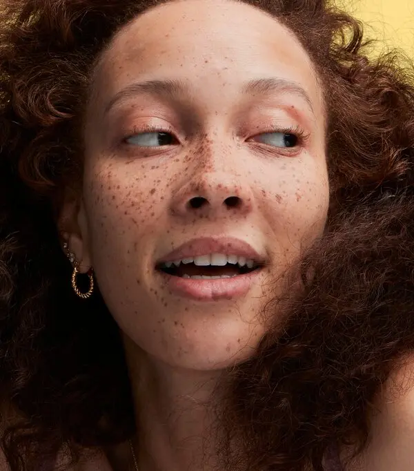MAC COSMETICS Studio Radiance Face And Body Foundation