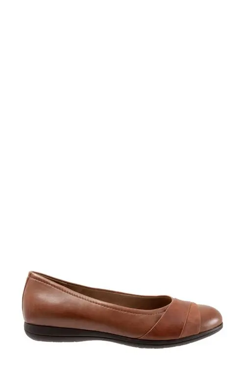 Trotters Danni Leather & Suede Flat - Saddle