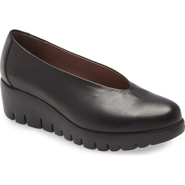WONDERS Lightweight Wedge Pump - Black Smooth Leather