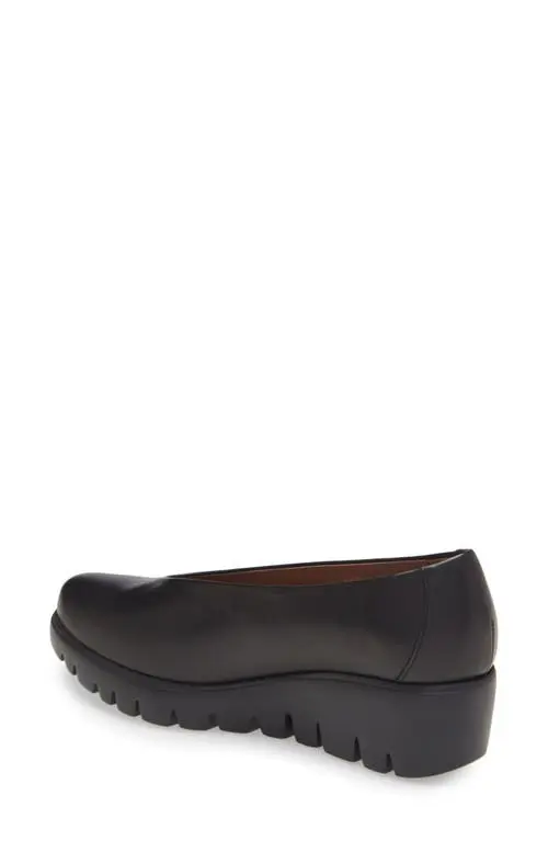 WONDERS Lightweight Wedge Pump - Black Smooth Leather