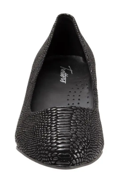Trotters Kari Pointy Toe Pump