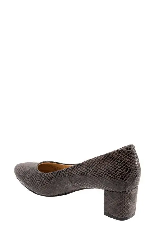 Trotters Kari Pointy Toe Pump