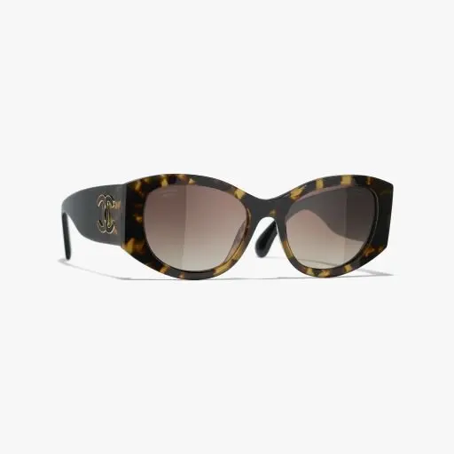 Chanel Oval Sunglasses - Tortoise. Clips : Tortoise & Black
