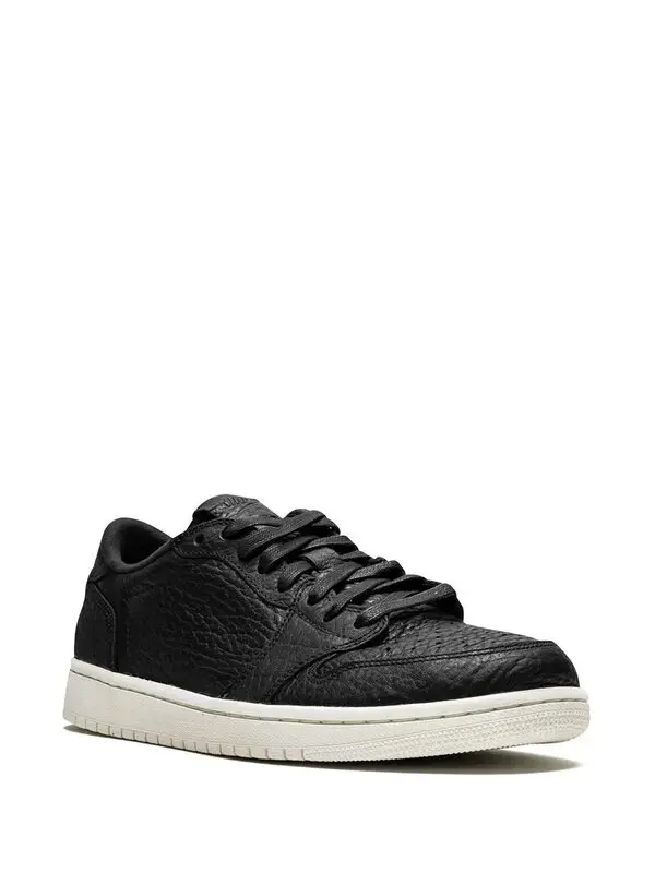 JORDAN Air 1 Retro Low Sneakers - Black