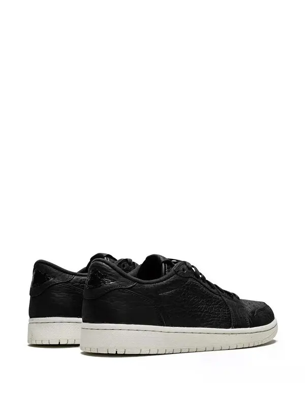 JORDAN Air 1 Retro Low Sneakers - Black