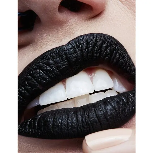 MAC COSMETICS Retro Matte Liquid Lipcolour 5ml - Caviar