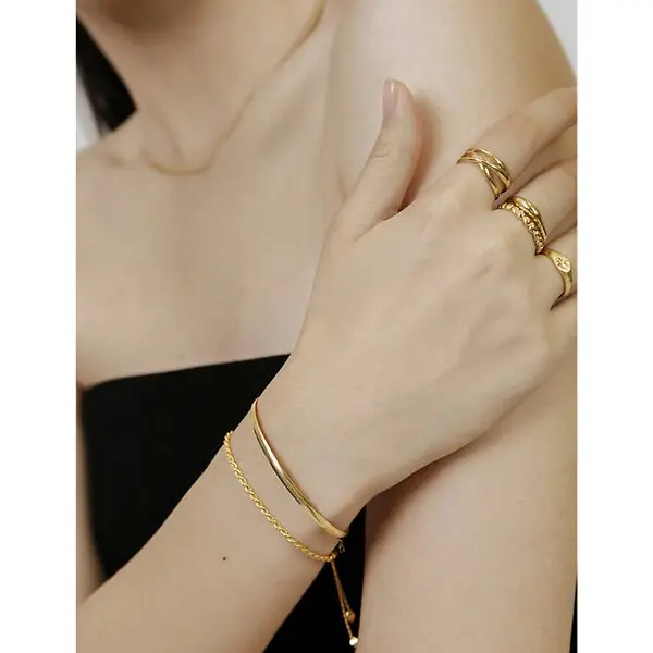 Monica Vinader Nura Cross Over Ring - Yellow Gold