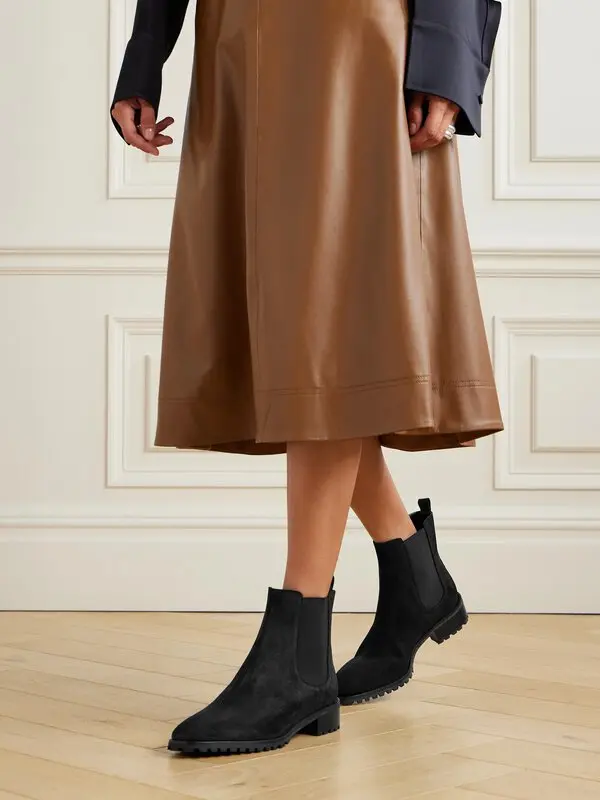 Manolo Blahnik Chelata 30 Suede Chelsea Boots