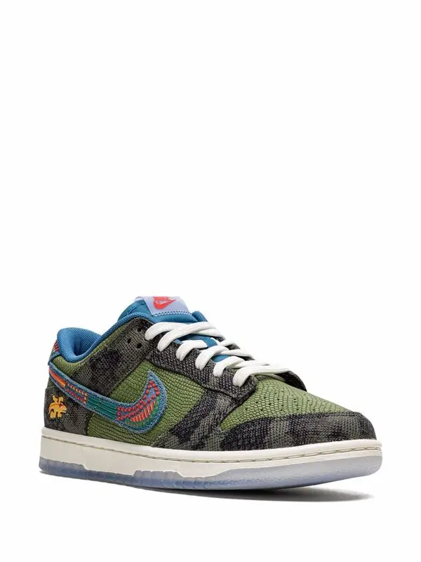 Nike Dunk Low Siempre Familia Sneakers