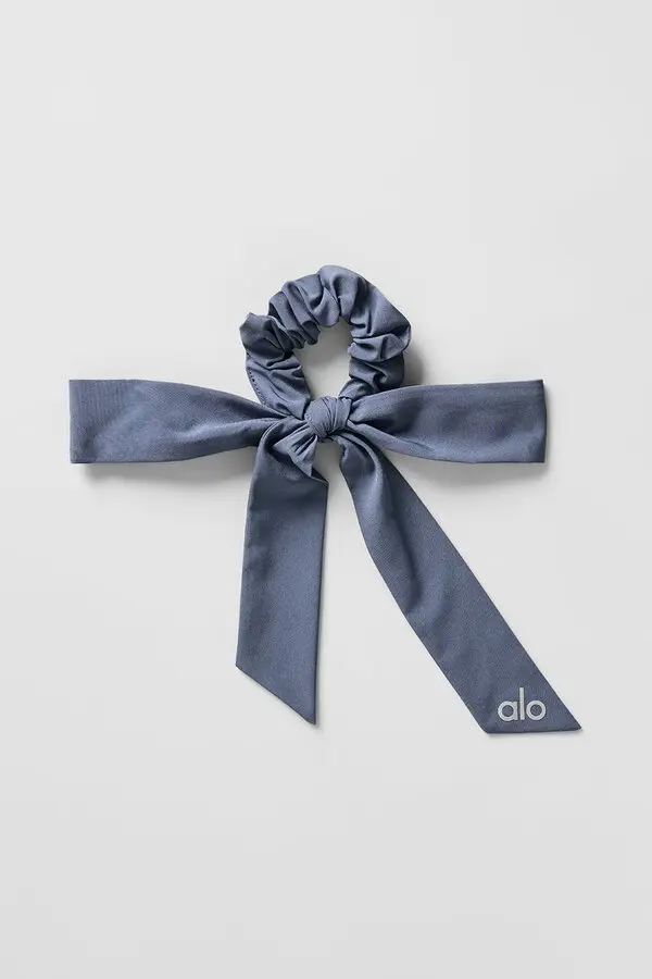 Alo Yoga Love Knots Tie Scrunchie - Bluestone
