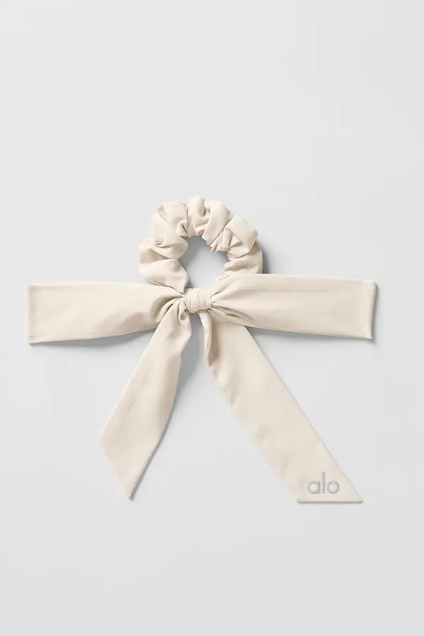 Alo Yoga Love Knots Tie Scrunchie - Bone