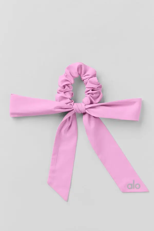 Alo Yoga Love Knots Tie Scrunchie - Candy Heart Pink