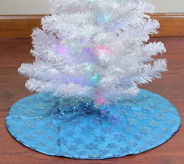 NORTHLIGHT 20' Blue Sequin Snowflake Mini Chris Mas Tree Skirt