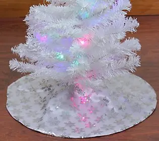 NORTHLIGHT Norhtlight 20' White & Silver Sequin Snowflake Ni Tree Skirt