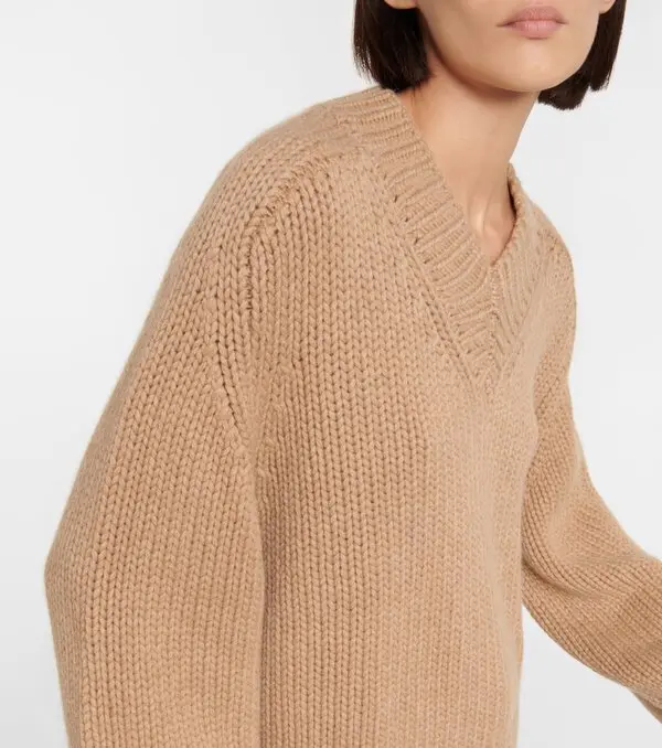 Khaite Lucinda Cashmere Sweater In Beige - 30% Off