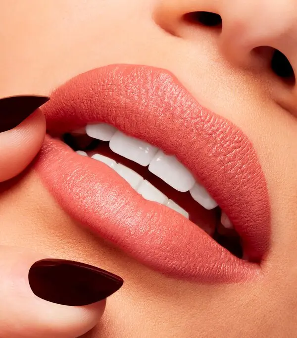 MAC COSMETICS Powder Kiss Velvet Blur Slim Stick - Nude
