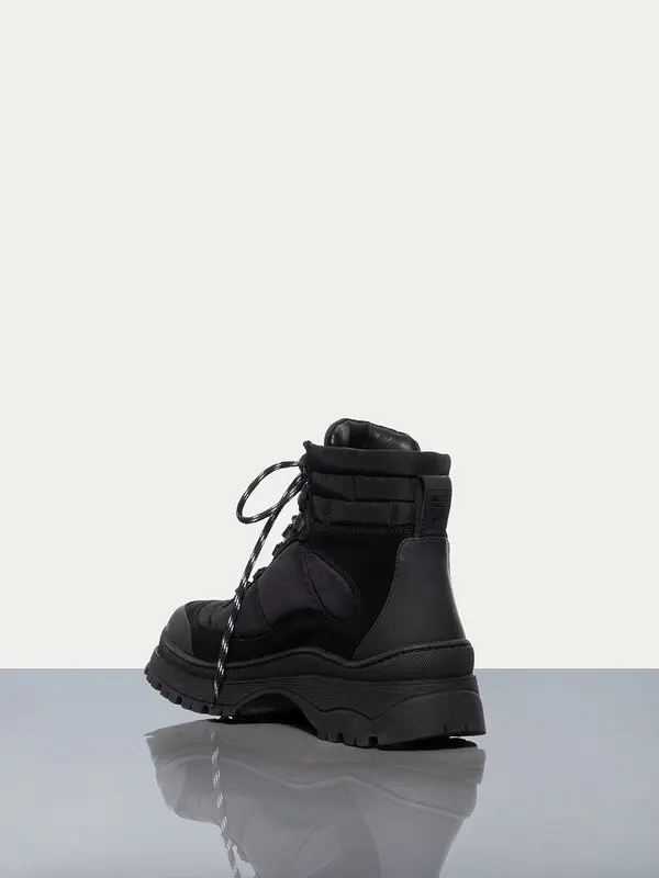 FRAME hiking lug sole boot in noir Men main image 2
