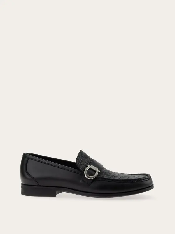 FERRAGAMO Moccasin With Gancini Ornament - Black