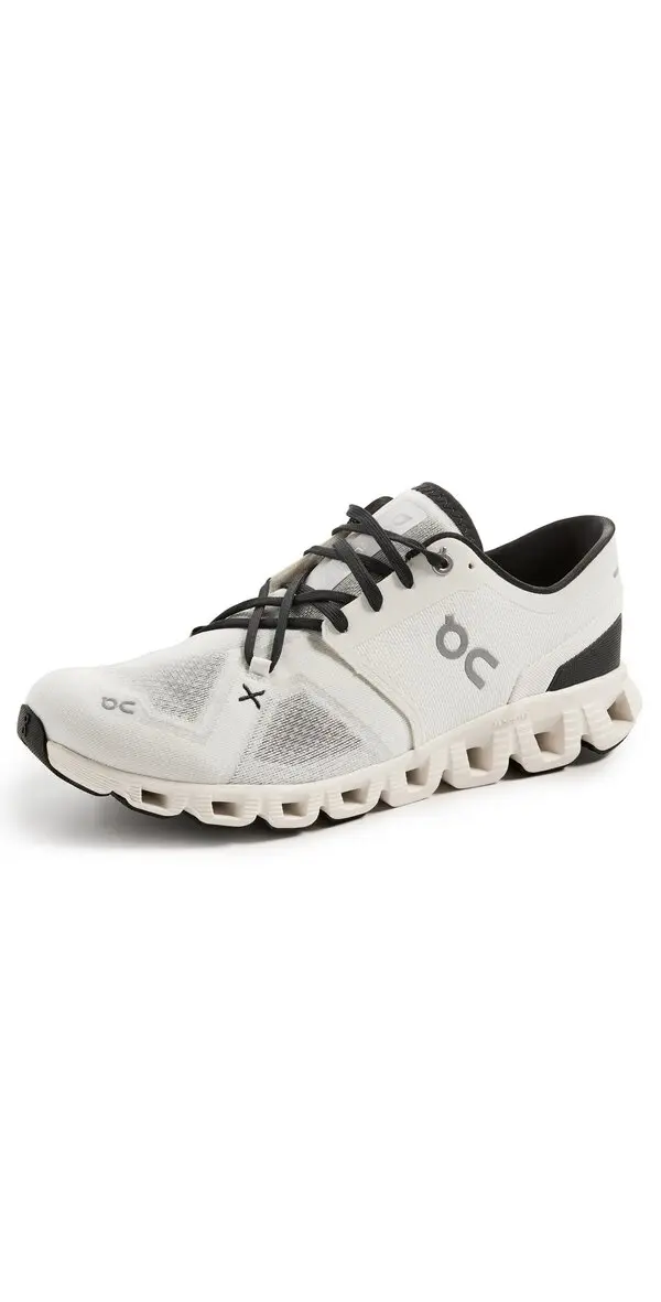 On X 3 Sneakers