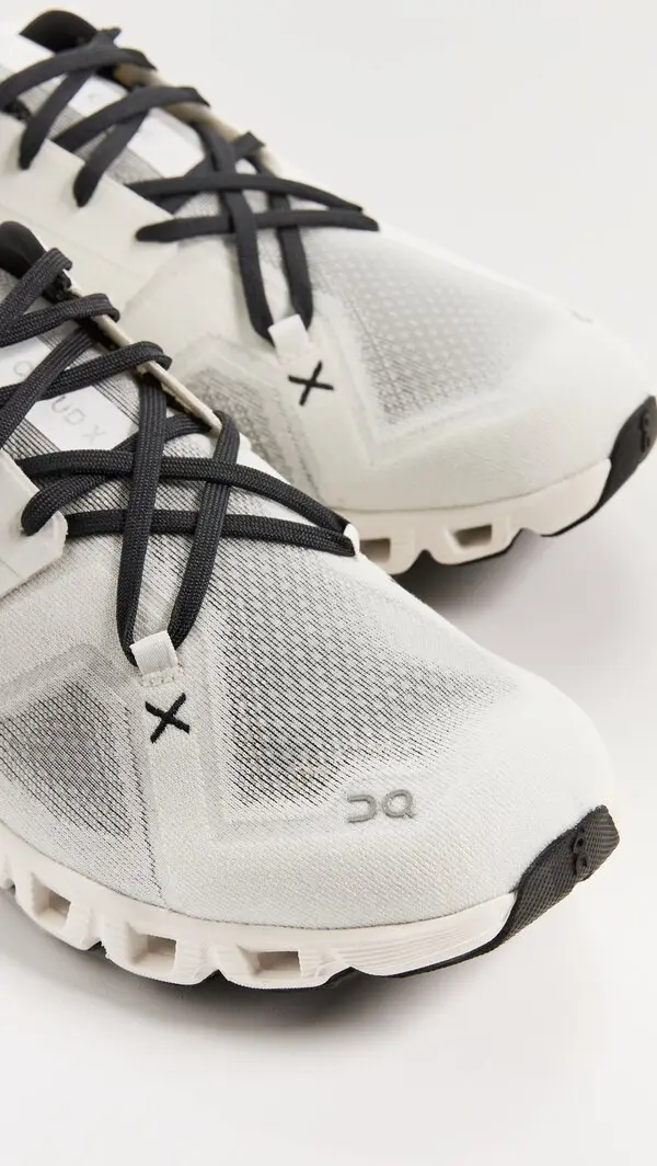 On X 3 Sneakers