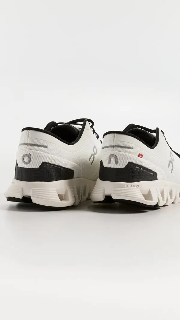 On X 3 Sneakers