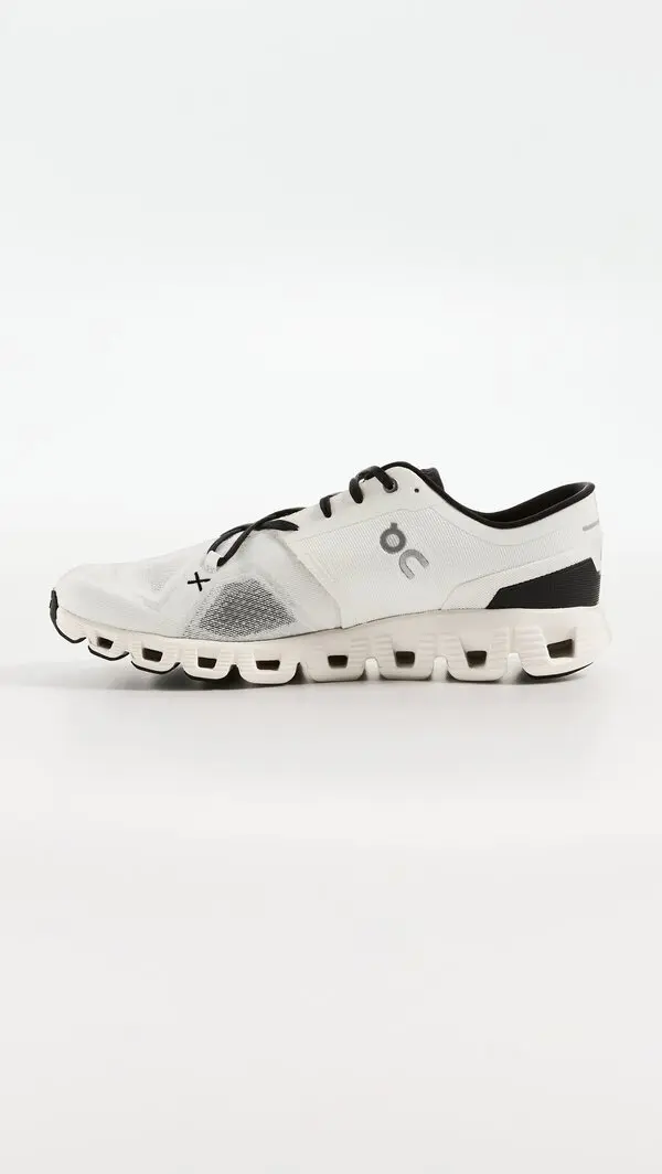 On X 3 Sneakers