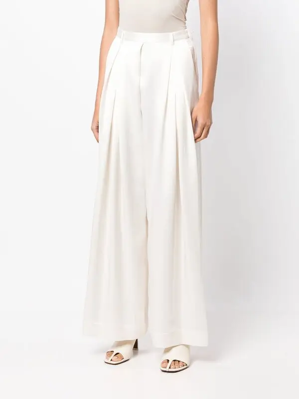 Goen.j Pleated Wide Leg Trousers - White