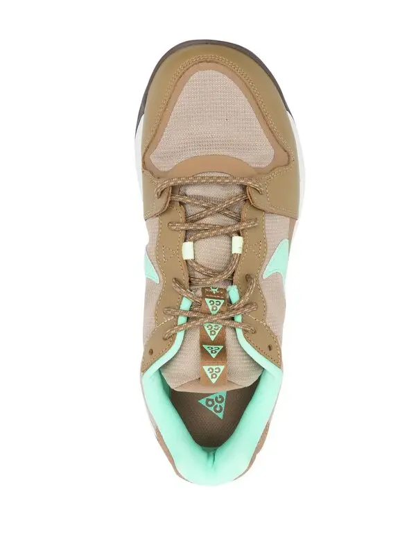 Nike Lowcate Sneakers