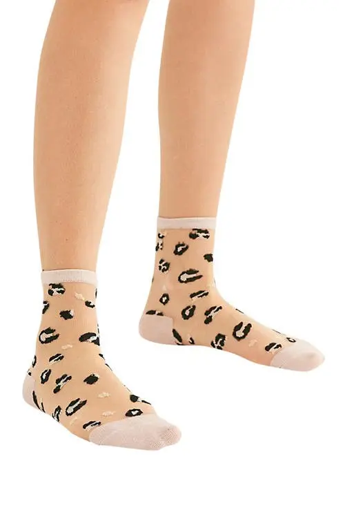 HIGH HEEL JUNGLE Print Sheer Quarter Crew Socks - Leopard