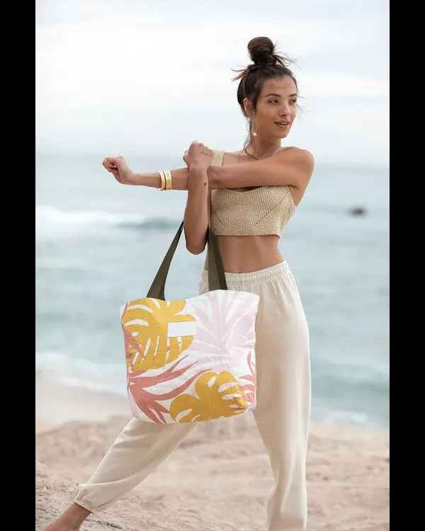 ALOHA COLLECTION Tropics Day Tripper Tote