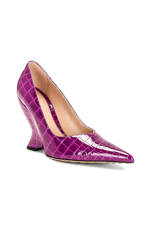 Bottega Veneta Gloss Croc Pumps - Venom