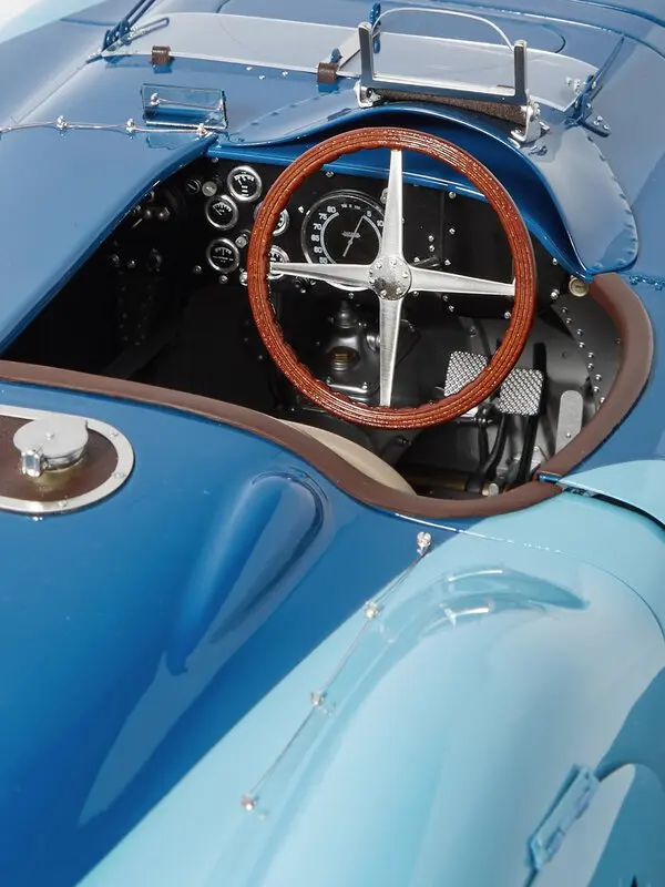AMALGAM COLLECTION Bugatti Type 57g Tank 1:8 Model Car