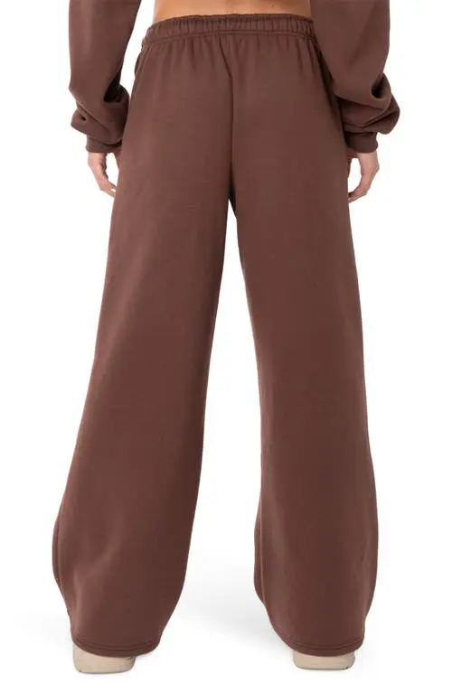 EDIKTED Brenna Low Rise Wide Leg Sweatpants - Brown