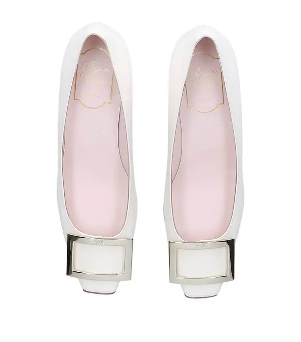 ROGER VIVIER Patent Leather Decolleté Belle Vivier 45 Pumps - Beige
