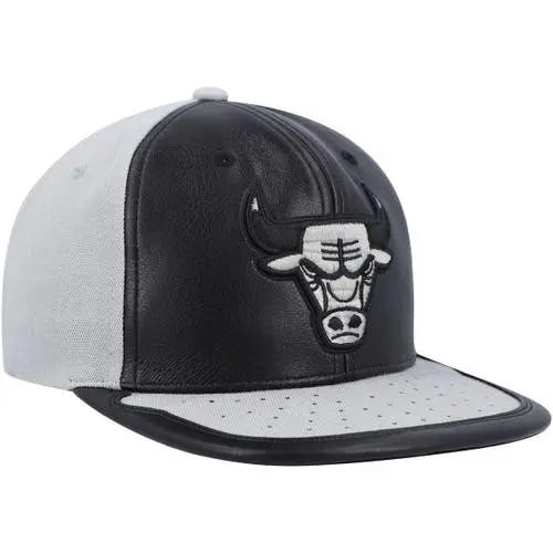 Mitchell & Ness Gray Chicago Bulls Day One Snapback Hat