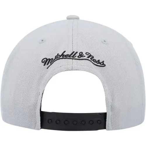 Mitchell & Ness Gray Chicago Bulls Day One Snapback Hat
