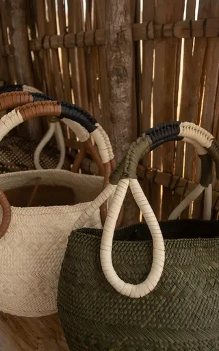 Johanna Ortiz Tejiendo Esperanzas Iraca Palm Top Handle Bag